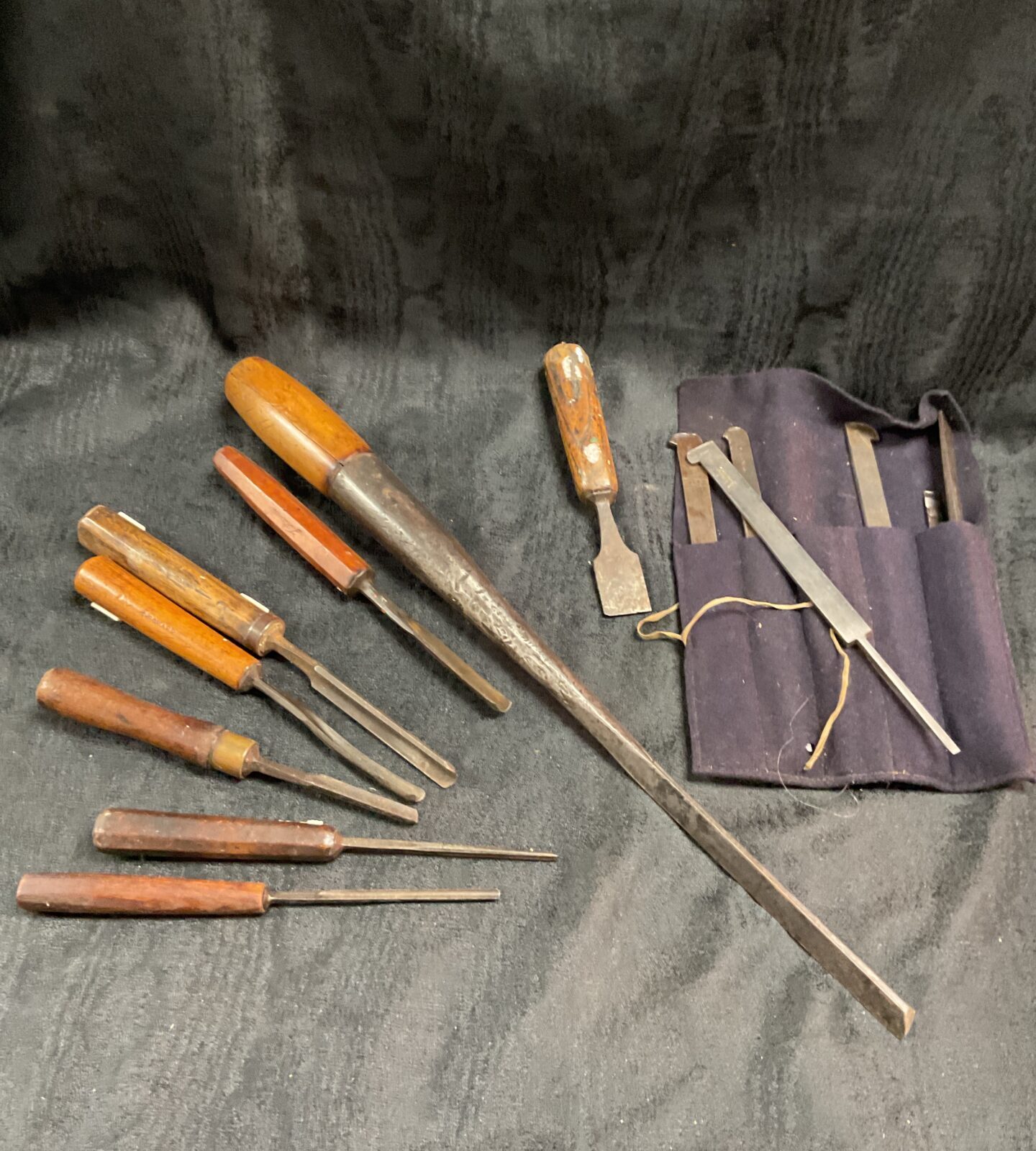 Collection of antique wood turning chisels – Badgers Auctions