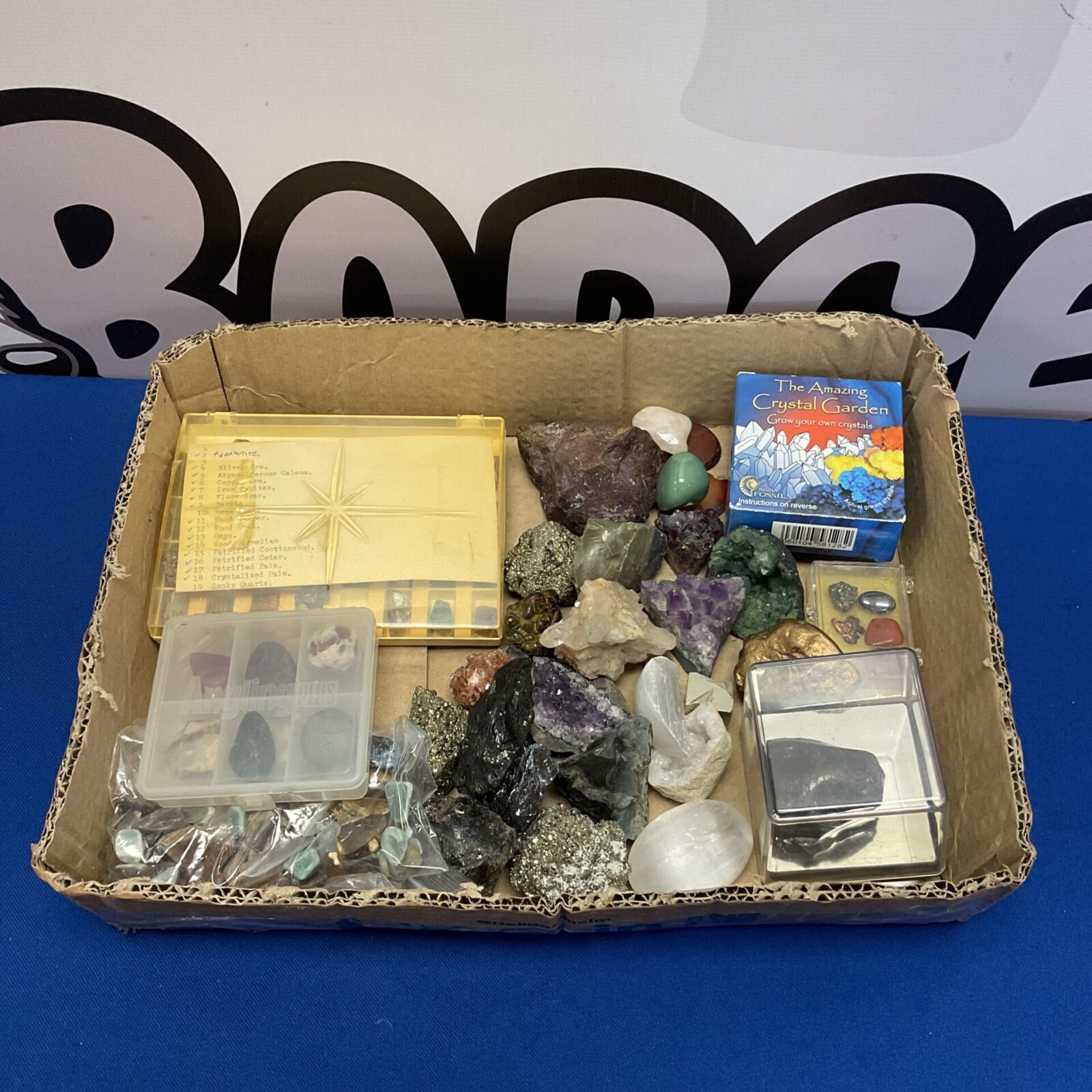 Collection of crystals & semi precious gemstones – Badgers Auctions
