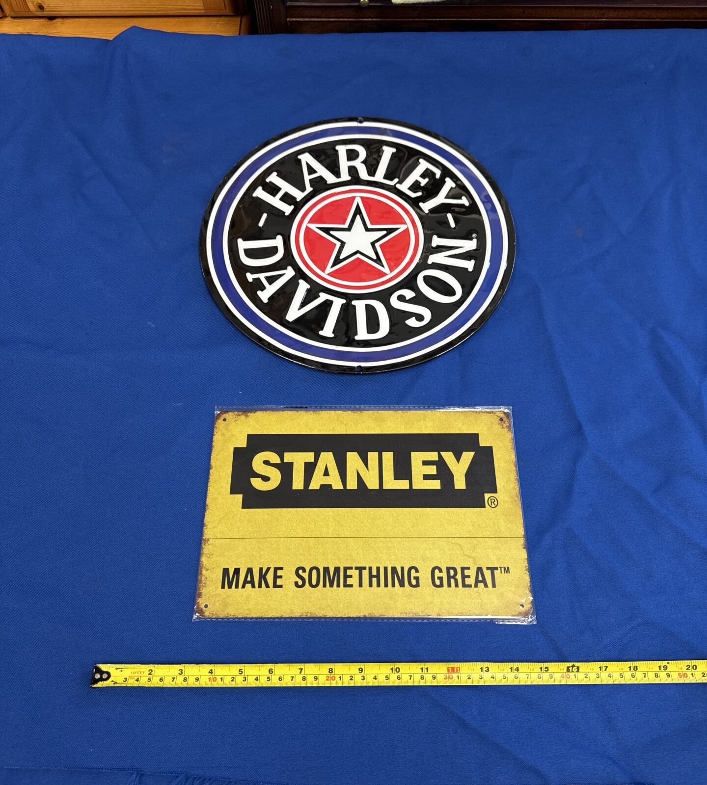 Two tin signs inc Stanley & Harley davidson – Badgers Auctions