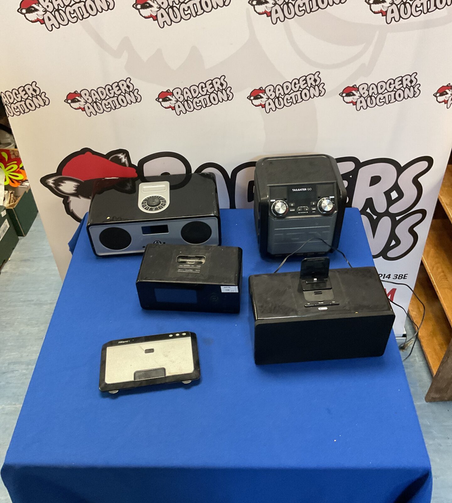 Selection of iPod docks and speakers incl. VitaAudio, John Lewis ...