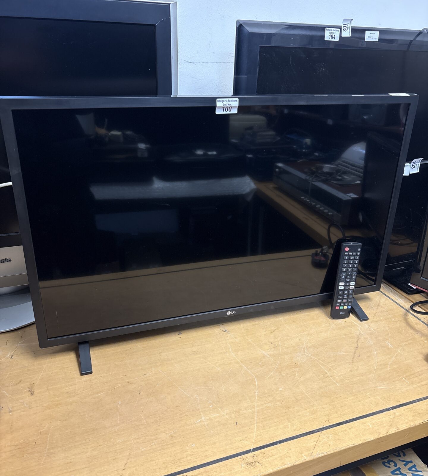 LG 32LM6370PLA 32inch Tv With remote working – Badgers Auctions