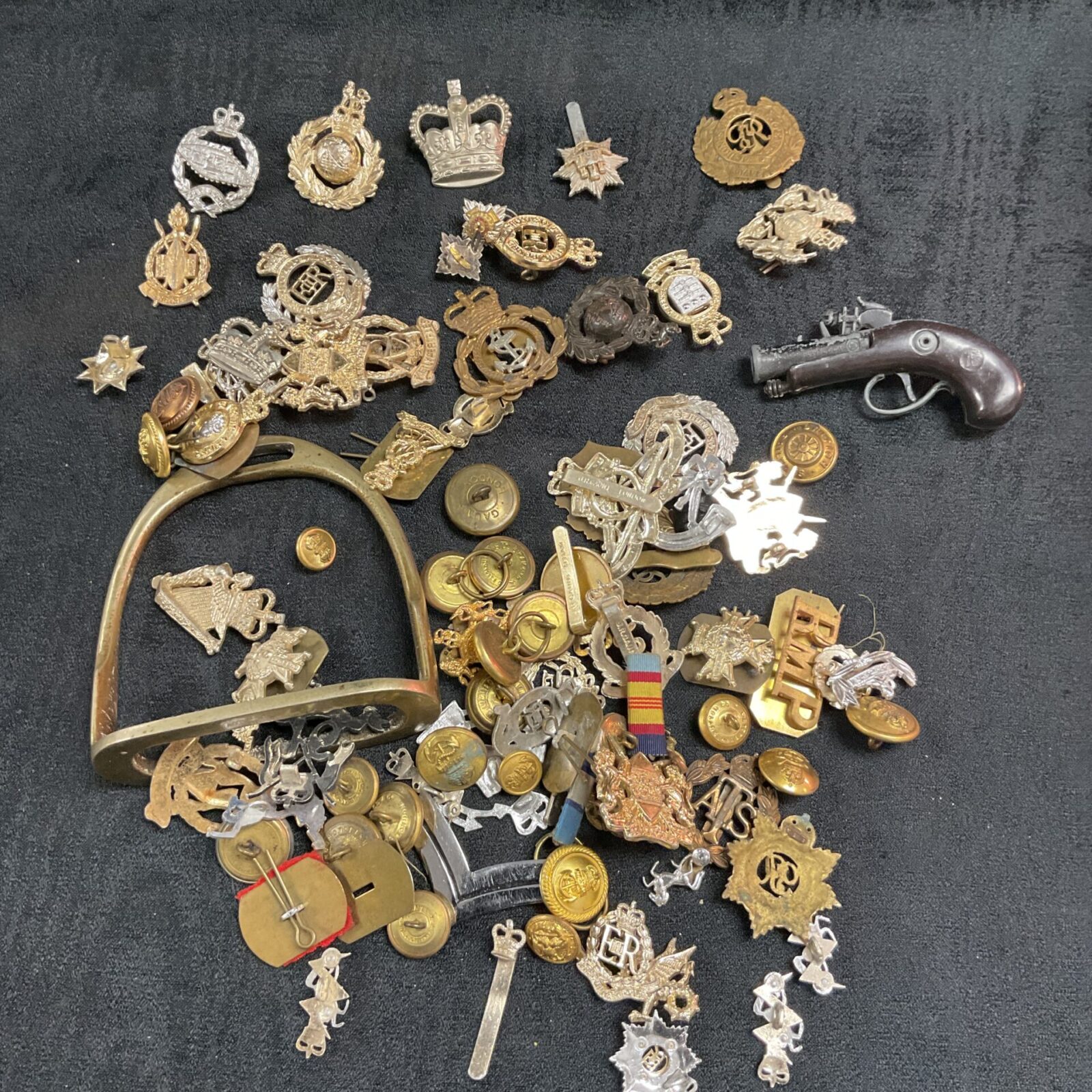 Large collection of military cap badges inc WW2 and Staybright badges ...