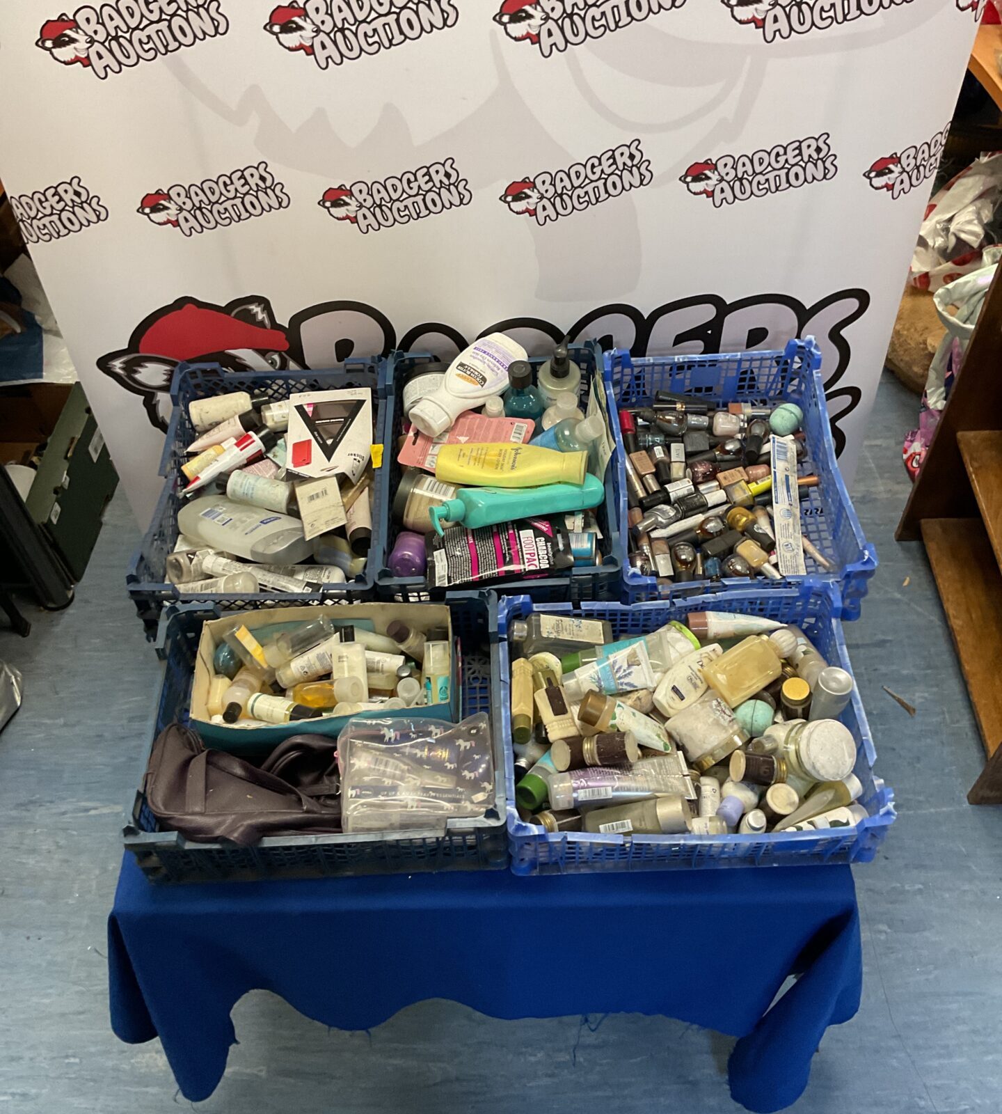 5 crates of mixed beauty products – Badgers Auctions