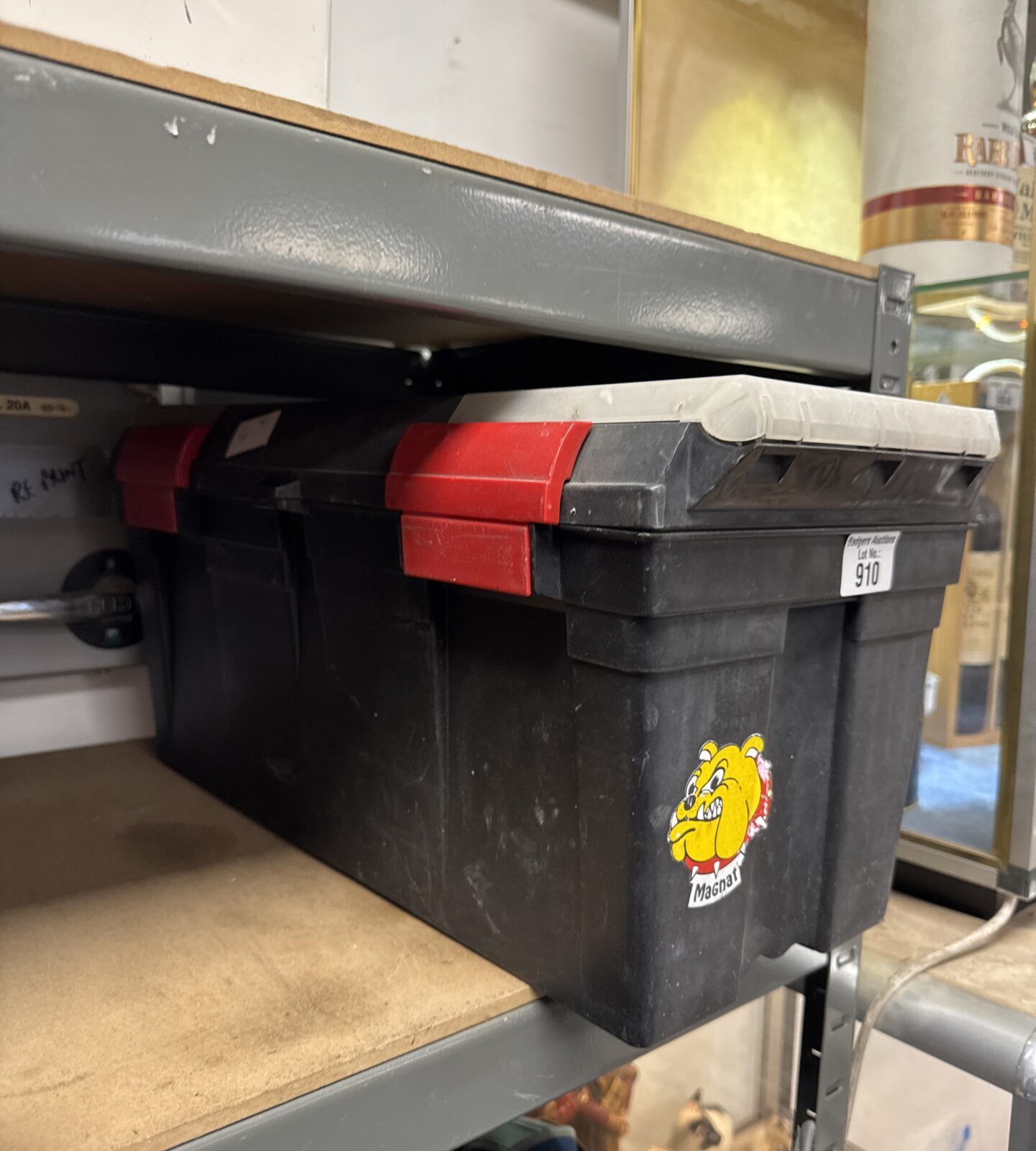 Medium sized empty plastic toolbox – Badgers Auctions