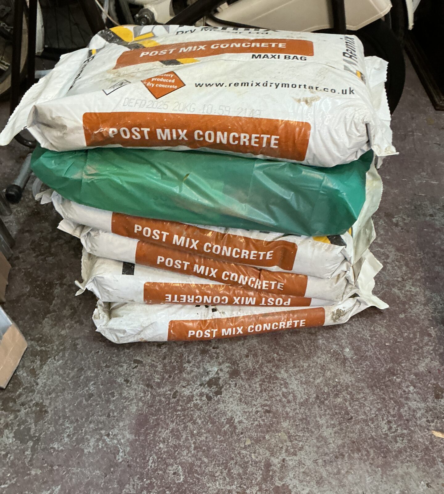 Six bags of post mix concrete – Badgers Auctions