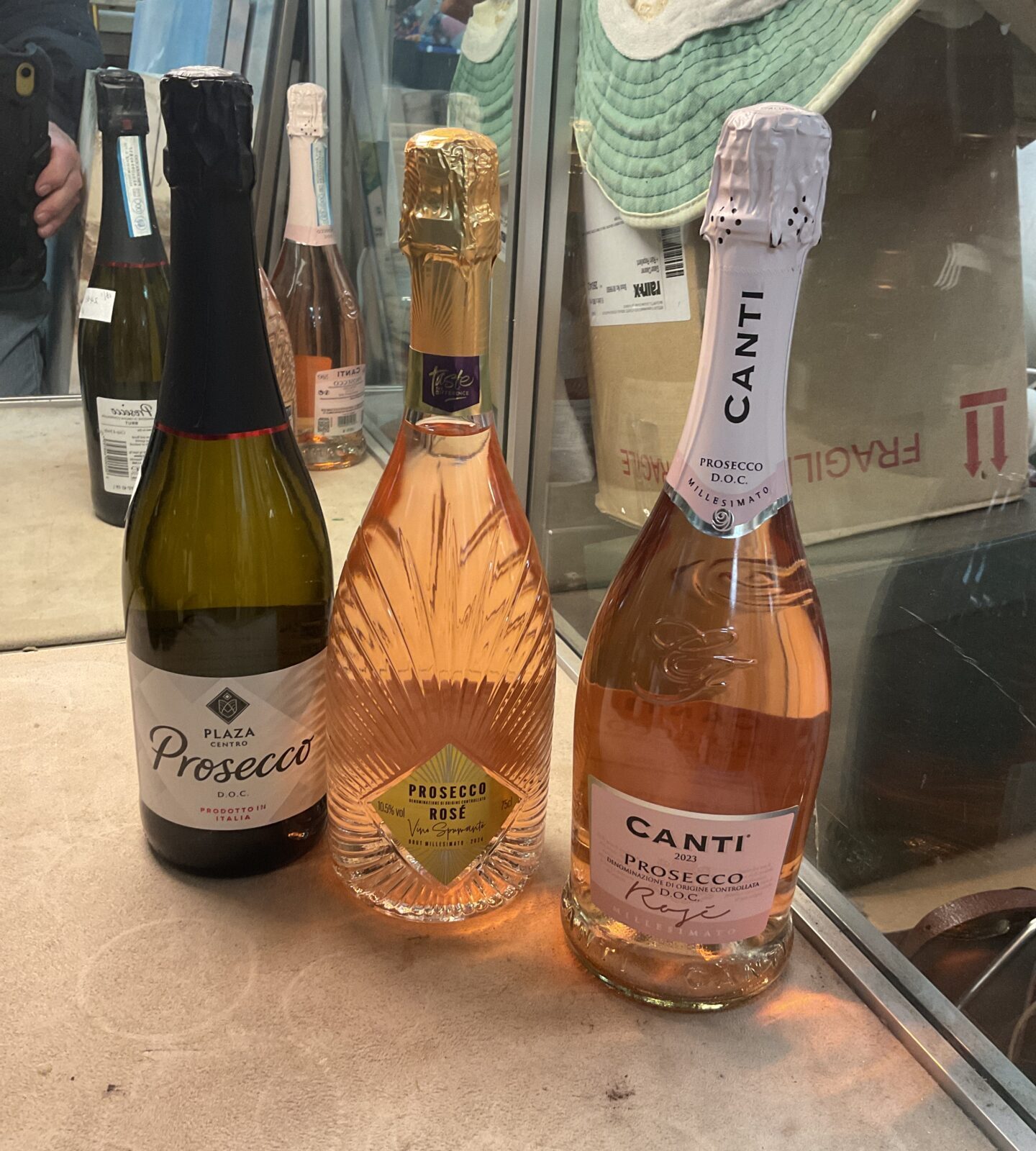three bottles of Prosecco – Badgers Auctions