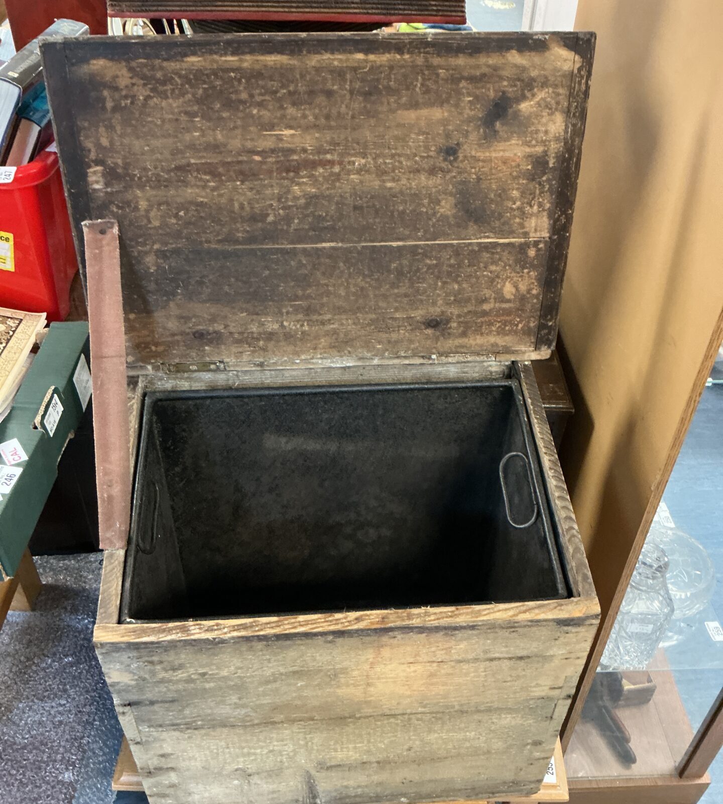 Rustic Wooden Coal box with liner – Badgers Auctions
