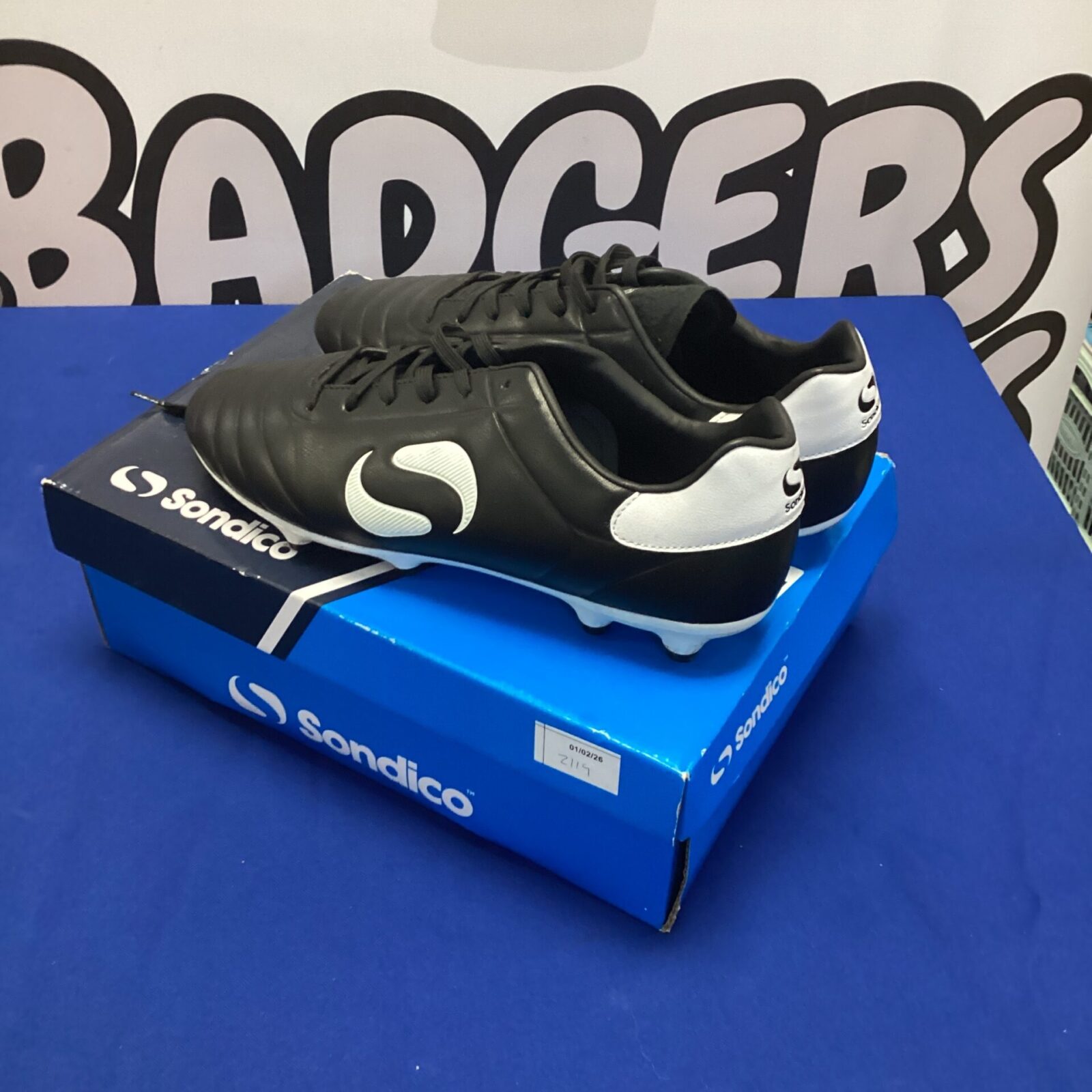 Pair of size 9 sondico Astroturf football boots – Badgers Auctions