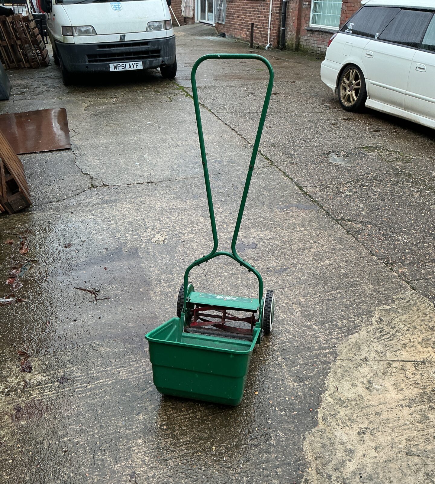 Qualcast push mower – Badgers Auctions