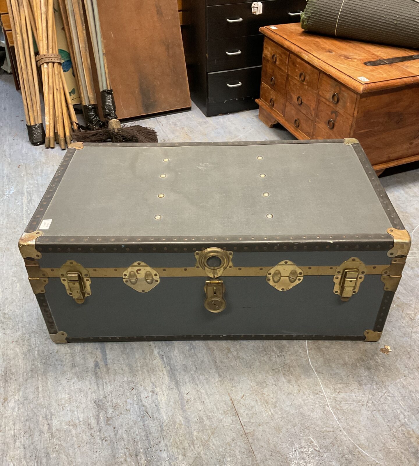 Vintage steamer trunk – Badgers Auctions