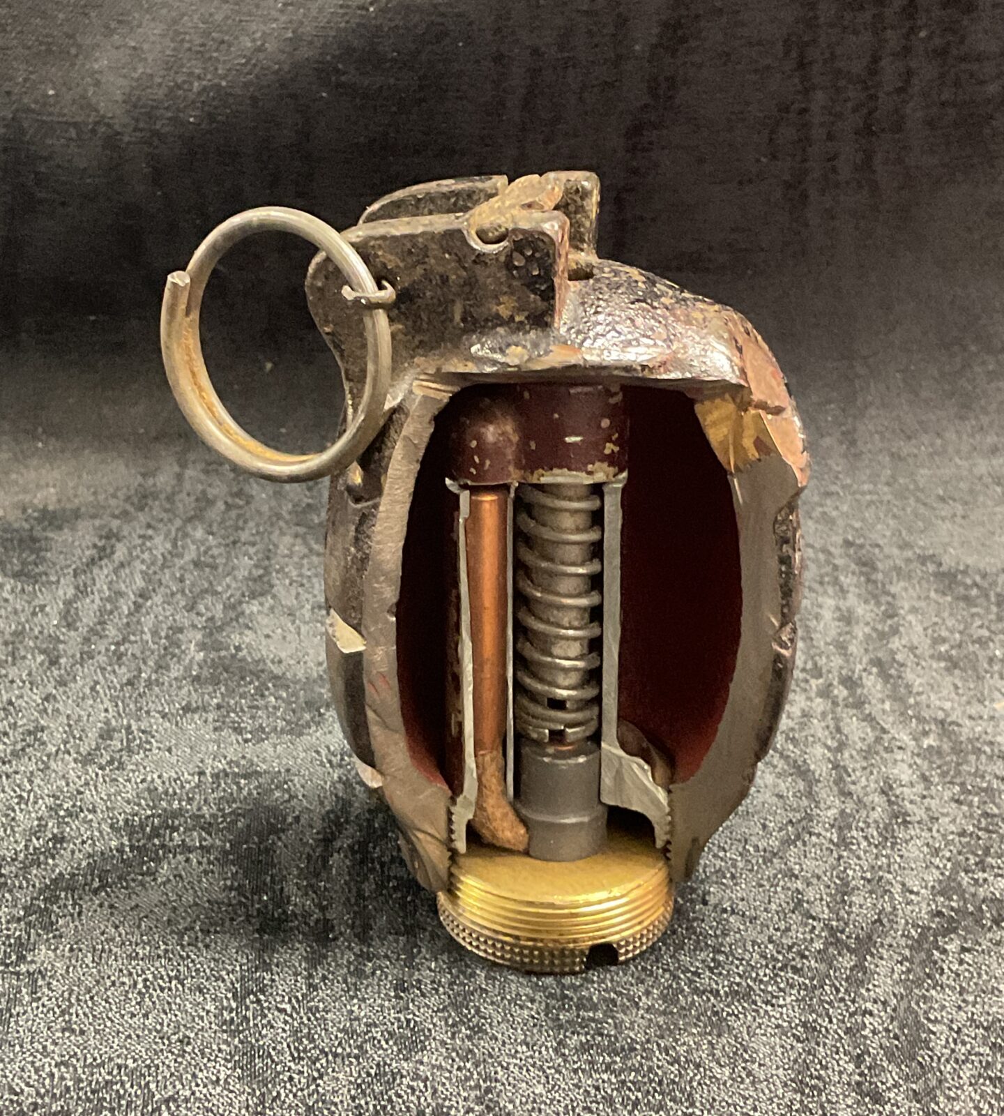 World War II hand grenade cut out for training purposes – Badgers Auctions