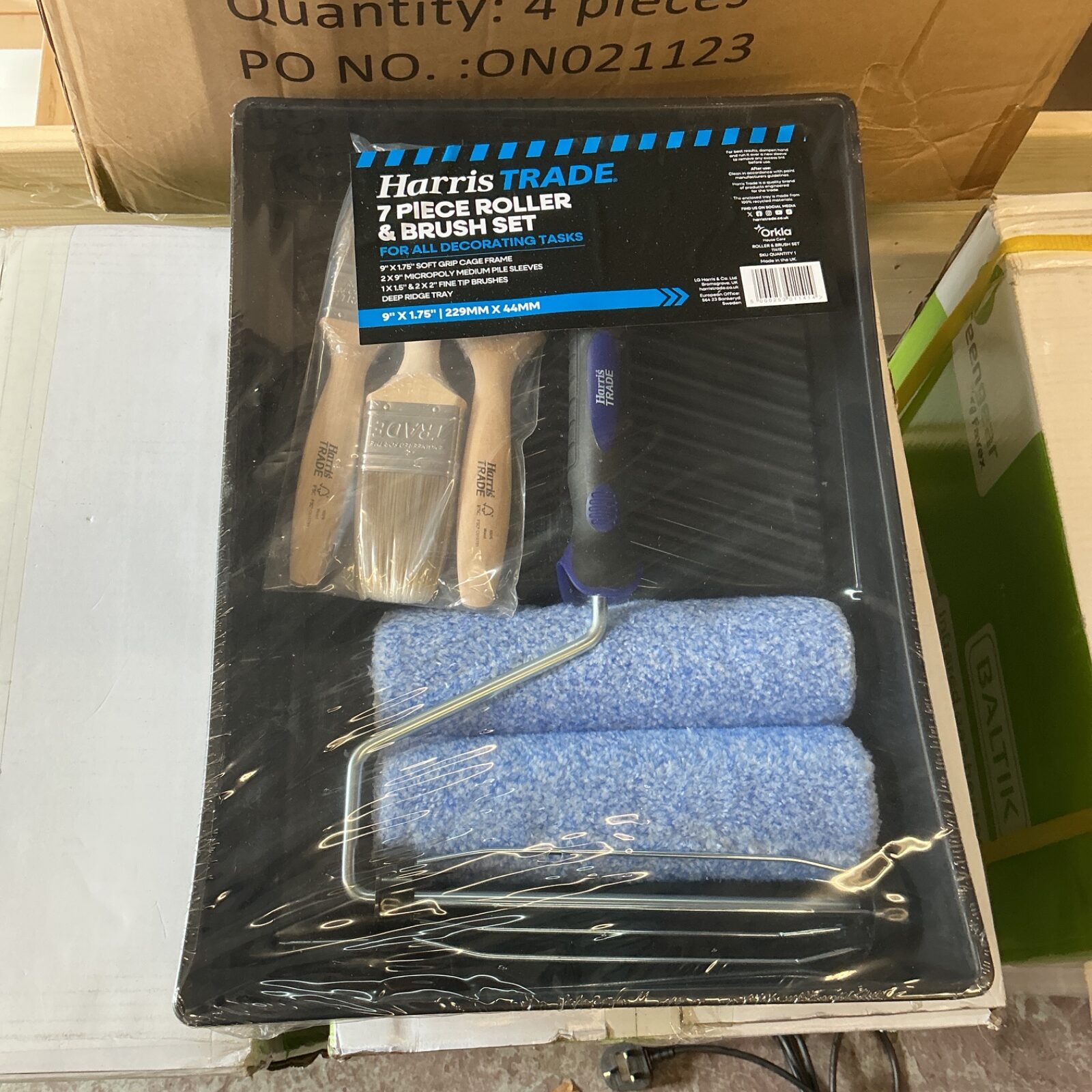 Harris Trade Roller and Brush Decorating Set – Badgers Auctions