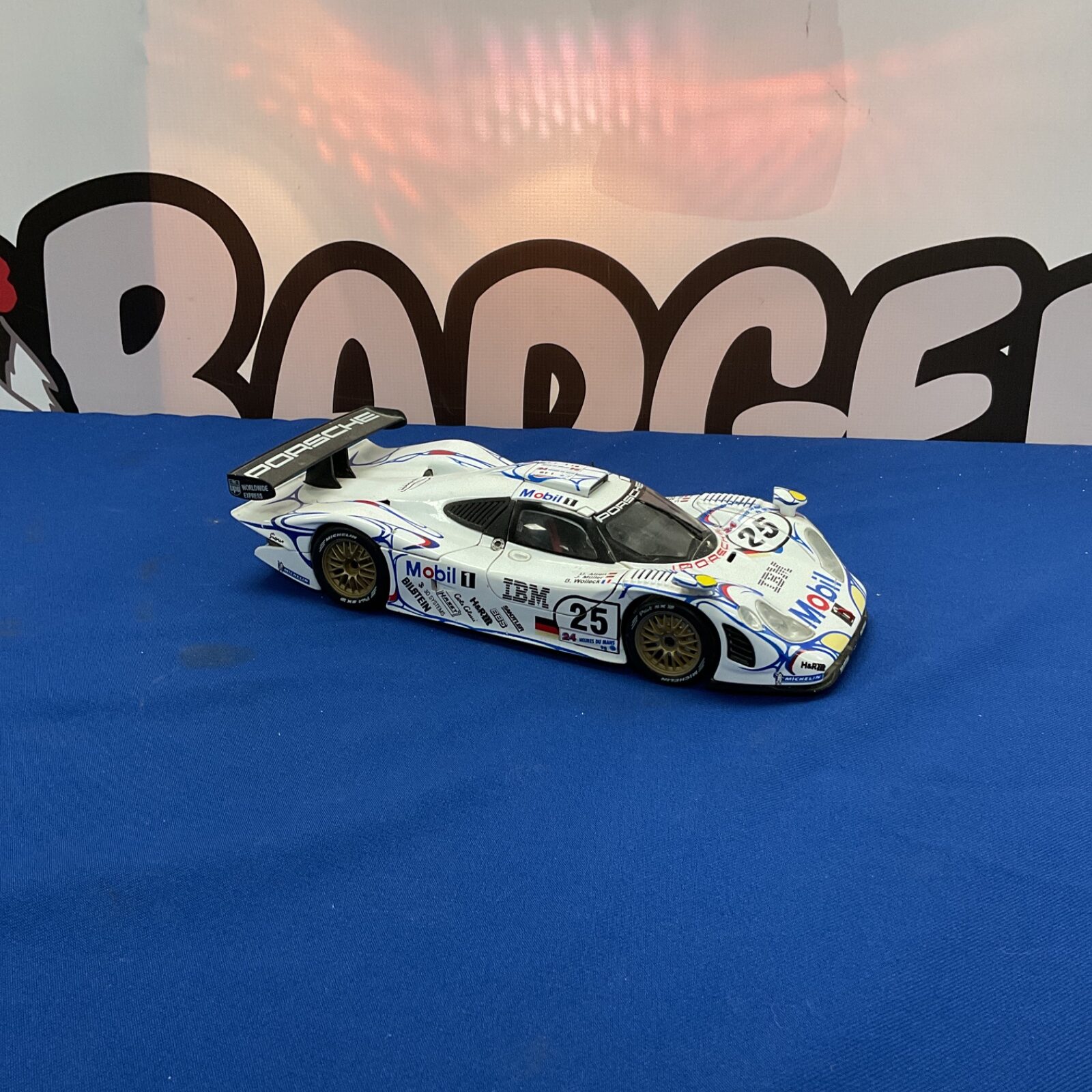Porsche 911 GT1 1998 scale diecast model – Badgers Auctions