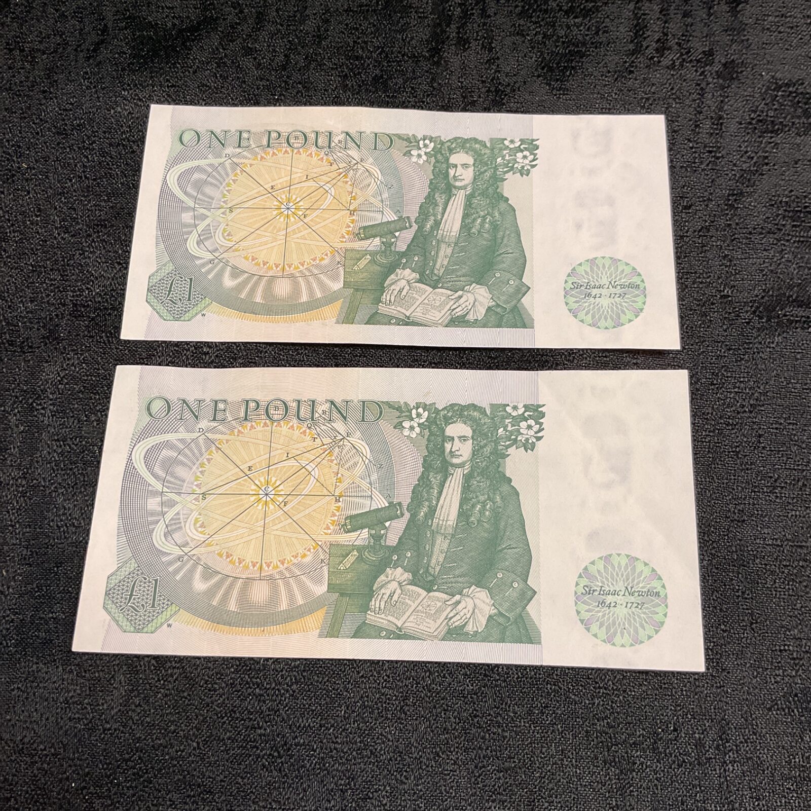 Two uncirculated Sequencial numbered £1 Notes – Badgers Auctions