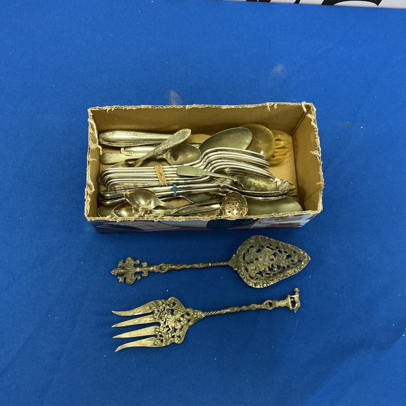 Box of vintage Silverplate cutlery – Badgers Auctions