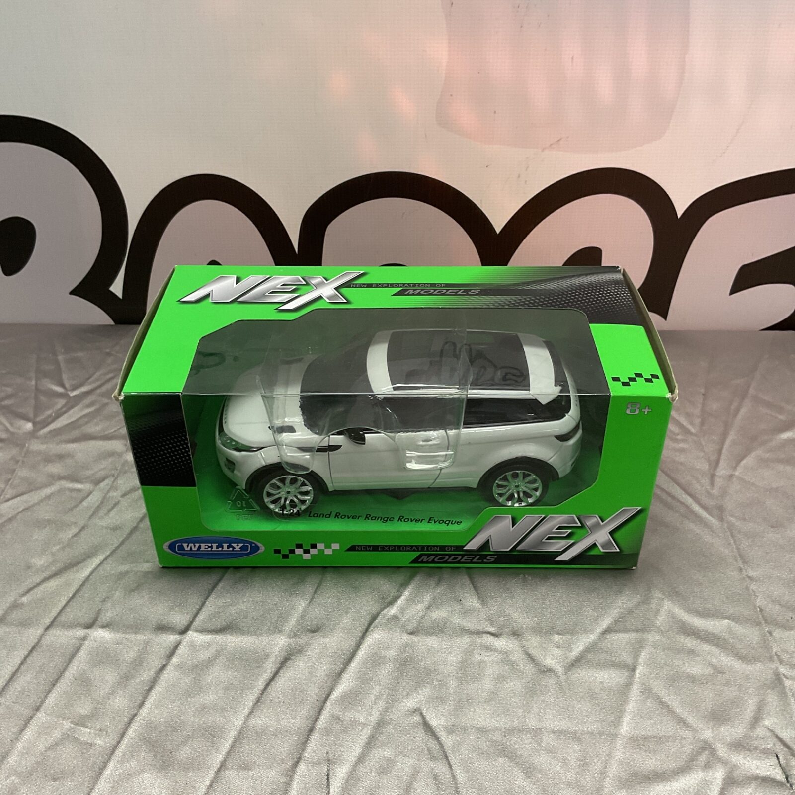 Welly NEX model Land Rover Range Rover Evoque 1:24 – Badgers Auctions