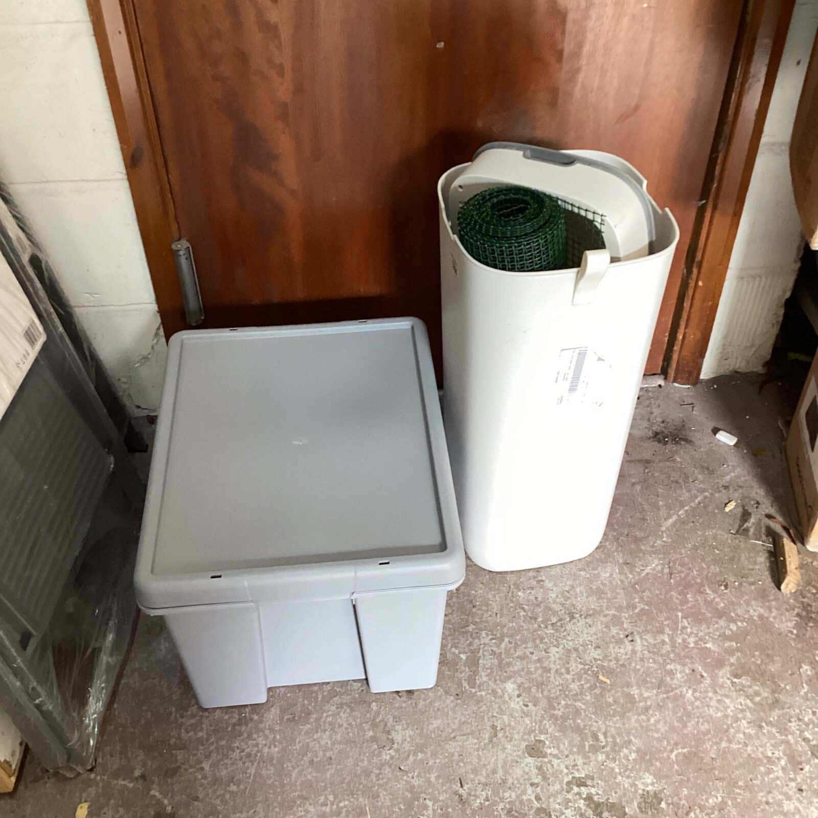 Heavy duty grey storage box with garden bin and netting – Badgers Auctions