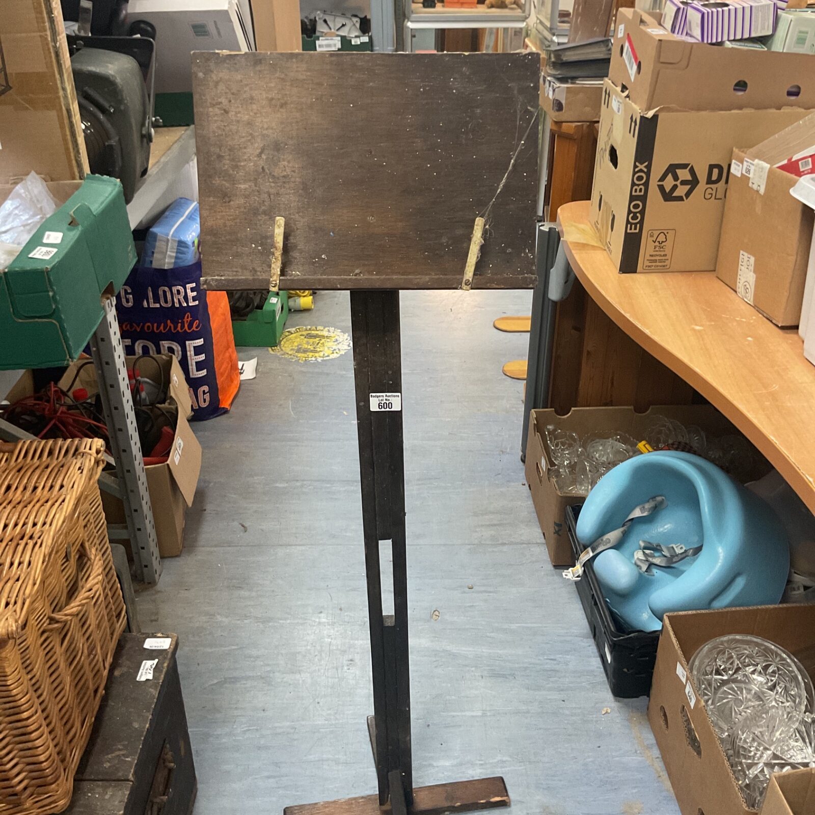 Antique wooden lectern stand – Badgers Auctions